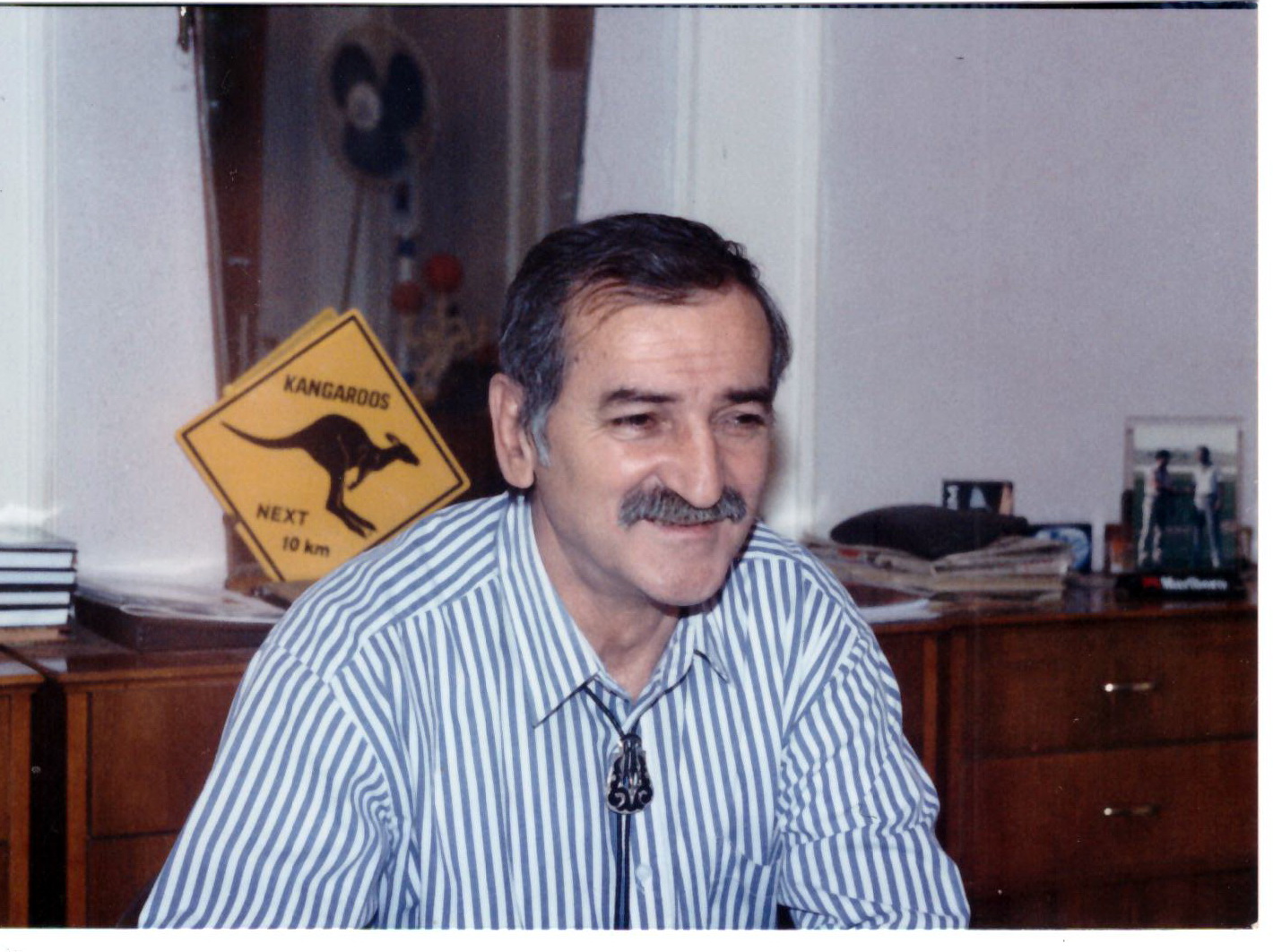 CUTIA CU AMINTIRI: Prof. Emil Crişan, alias "AMORE", menţionează în ...
