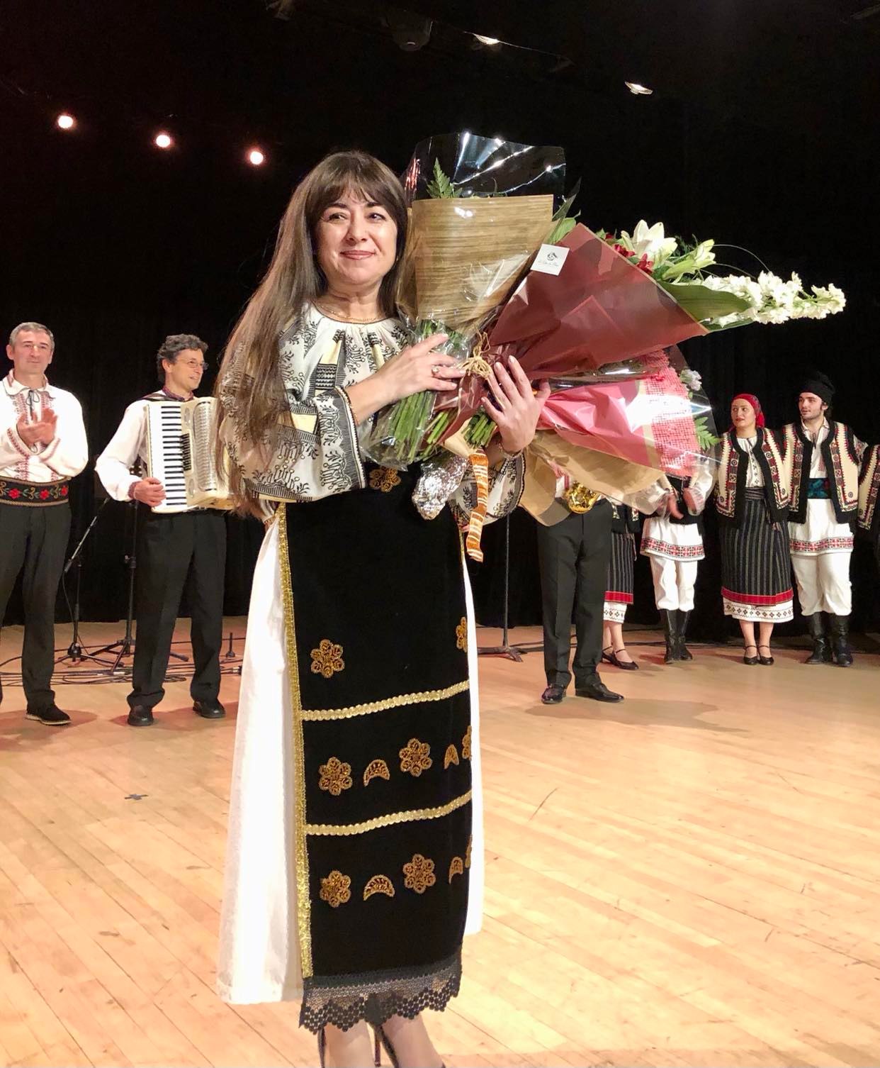 PAULA ALECU 10 ani de cântec la Montreal - Asiiromani.eu